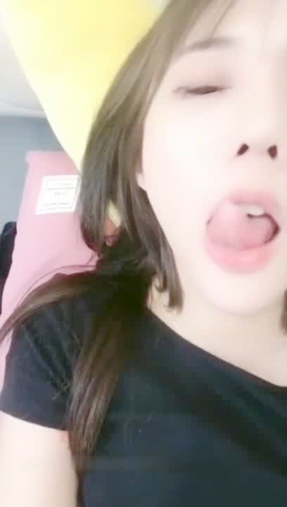性感学生妹直播跳蛋自慰 骚逼很粉 声音很好听 身材很好 4346