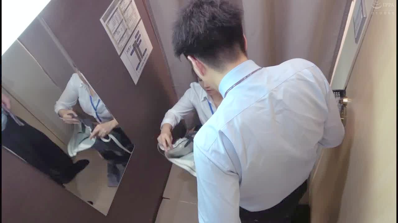 What Happens If You Ask Worn Girls In The Fitting Room To Hem Up Your Trousers After You Take