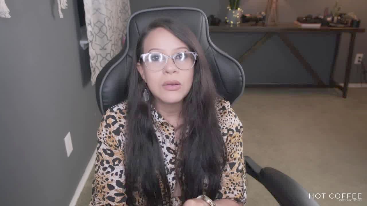 Fake Teacher Forgets To Log Off Online School And Copulates Her