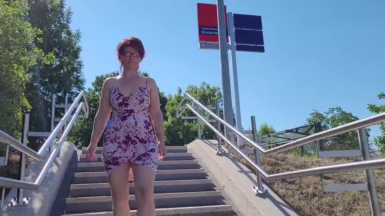 Audience Squirt And Deepthroat And Piss At The Trainstation
