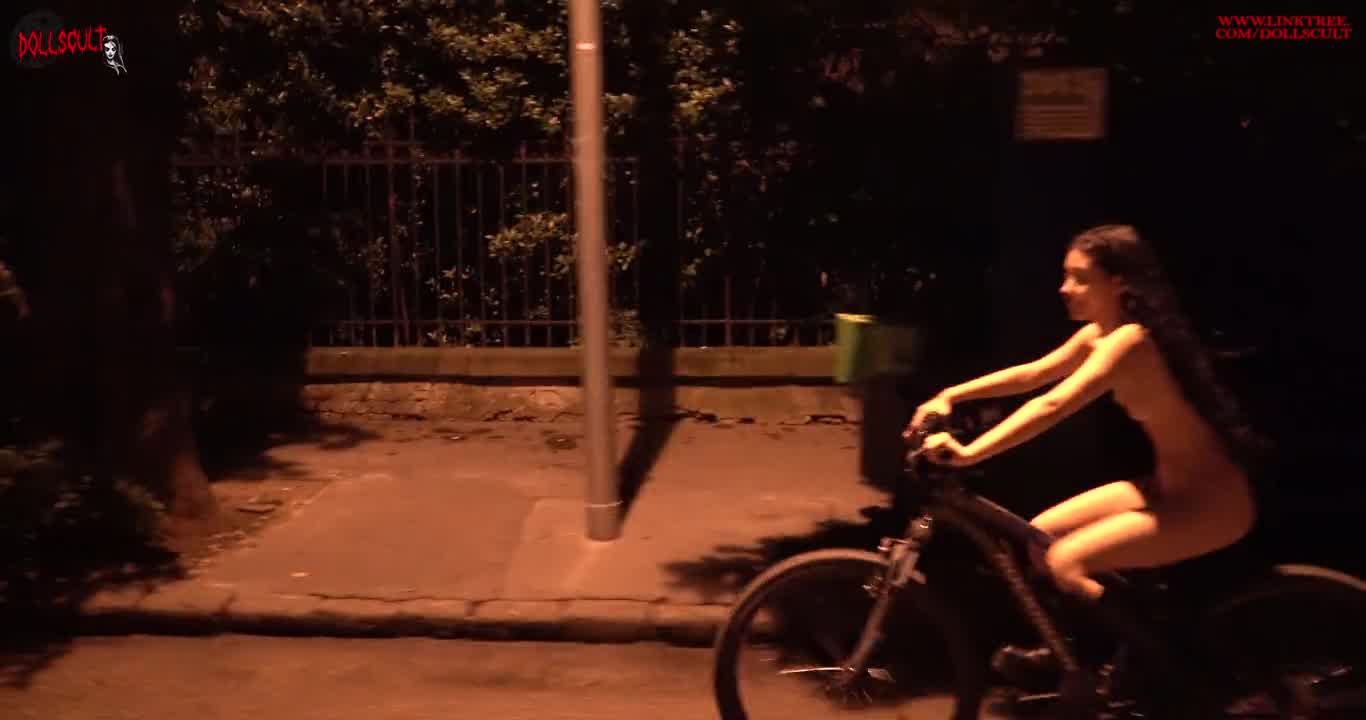 riding our bike bare thru the streets of the city - - hotntubes.com