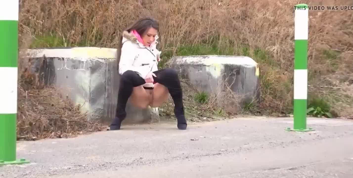 Pee Desperation Pee Desperate Hd Pornography Video 4d