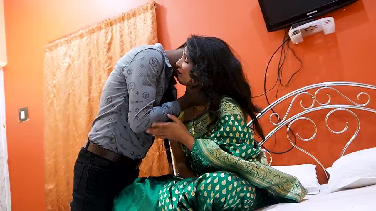 a jaw-dropping anniversary night indian duo hard-core hump , desi aunty , hard-core hump ...