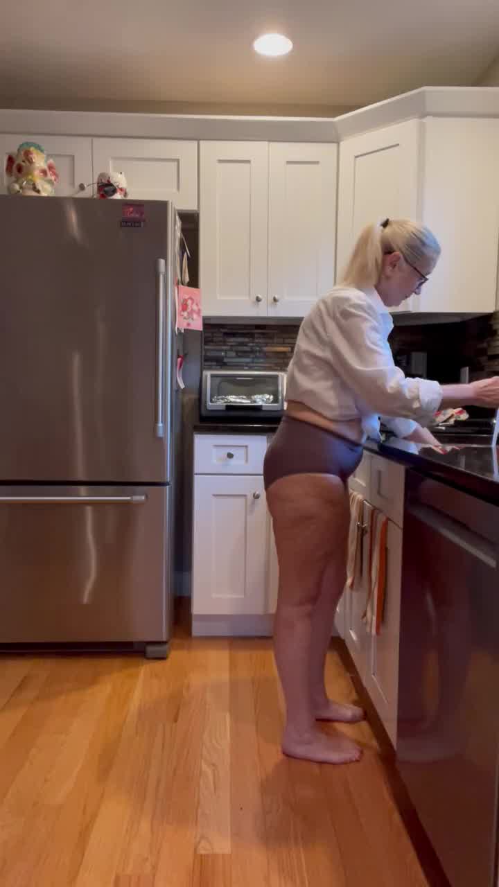 Old Gilf In Granny Panties Cleans Kitchen