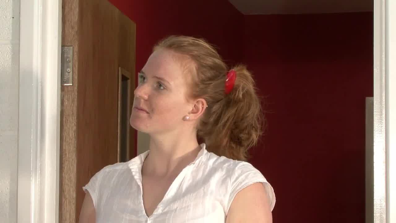 slapping chick - hotntubes.com