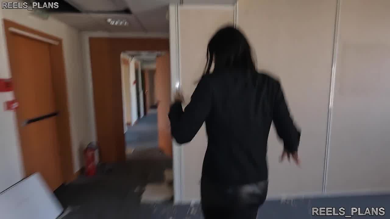 Real Estate Agent Cheats On Her Boyfriend Gets Ass Fucking Dicked During Visit By Fake