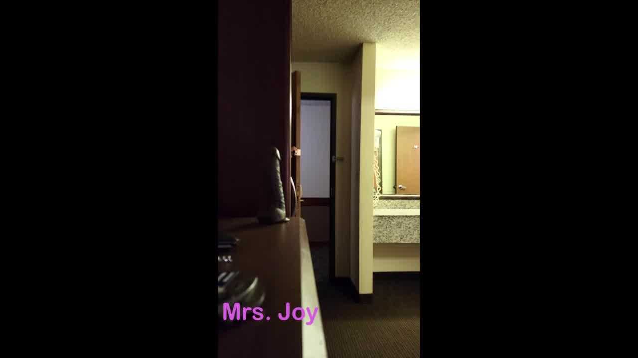 Demonstrating Strangers In The Hotel I Showcase My Beaver And Titties 2039