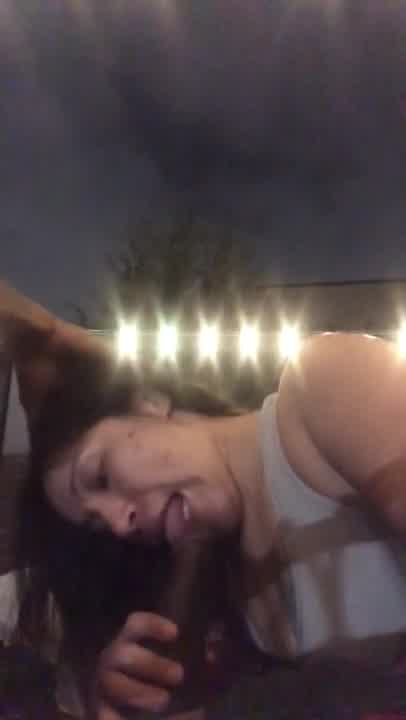 she give head that cock outside - hotntubes.com