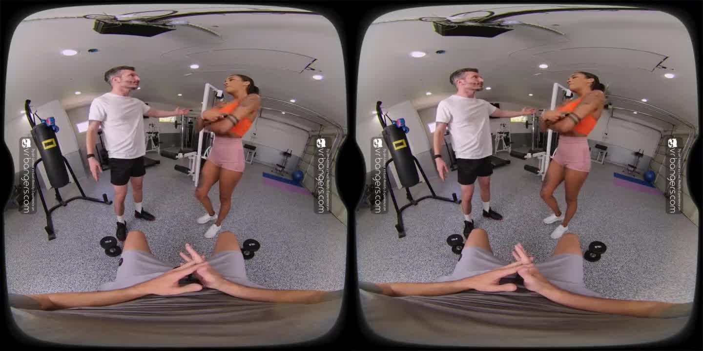 Marvelous Black Babe Zoey Sinn Seducing On Gym Vr Pornography