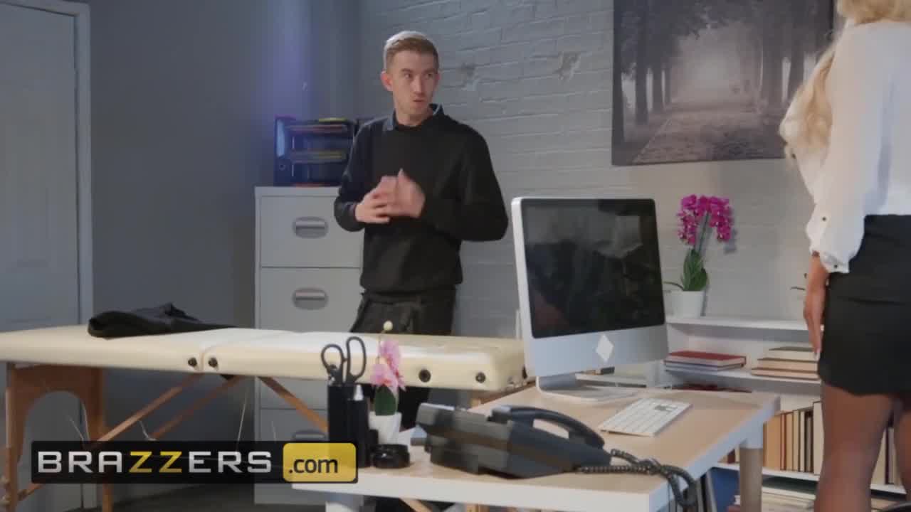 ample hooter hefty rump light haired nicolette shea covets ample rod - hotntubes.com