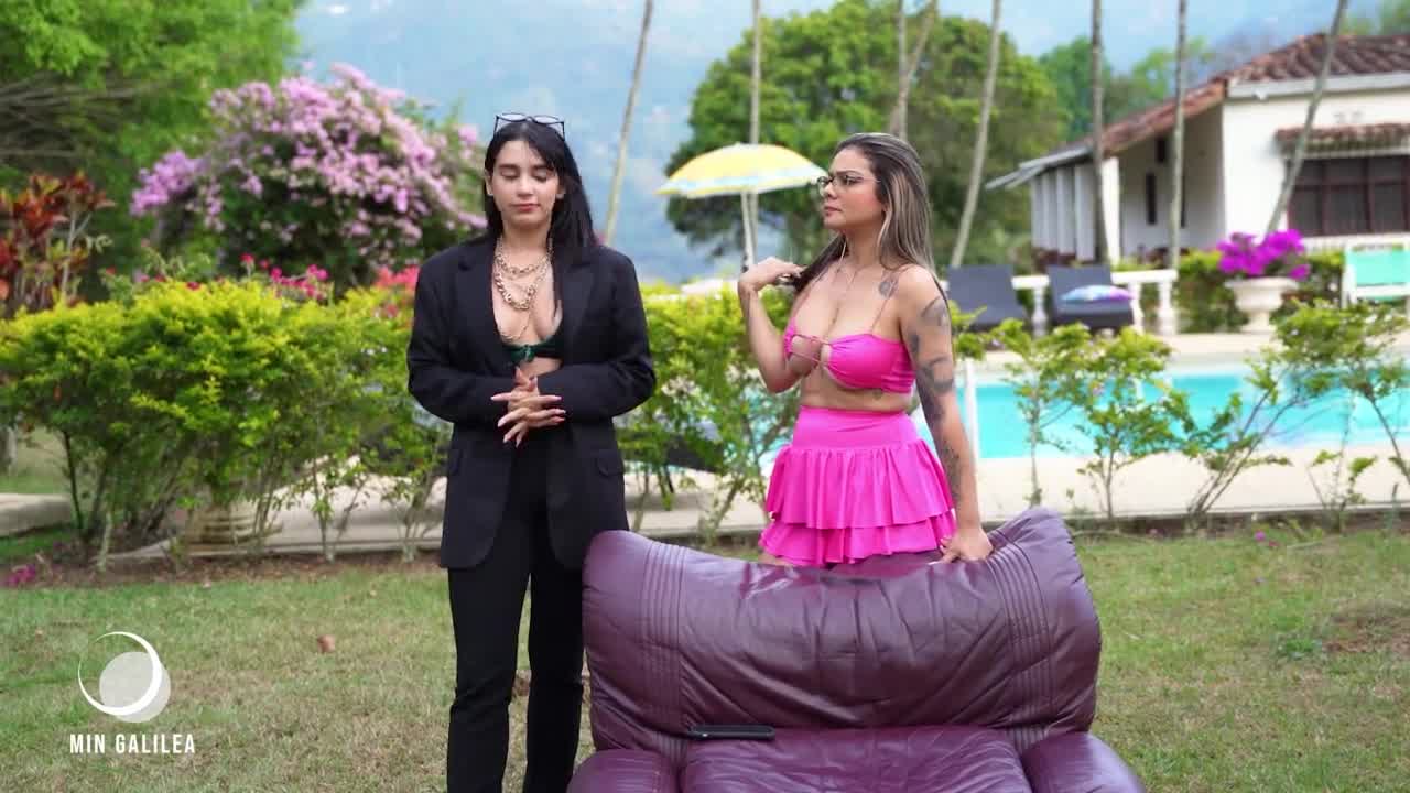 i blowjob my client's vulva to talk to her about buying the farm - ft sofia larson - hotntubes.com