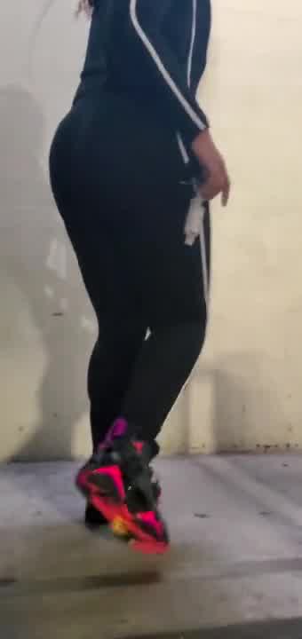 Candid Immense Butt Wifey In Witness Through Leggings