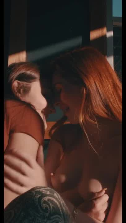 Hippie Lezzies Sex In Cabin