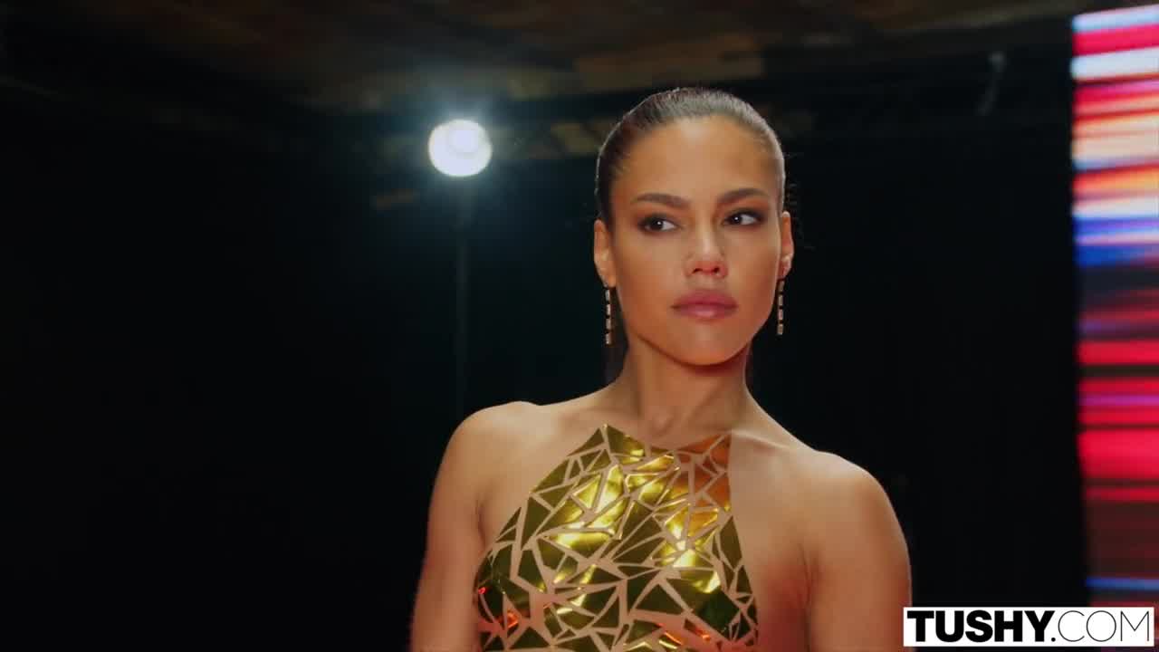 Runway Model Vanessa Covets Hard Core Assfuck Smashing Hotntubes Com