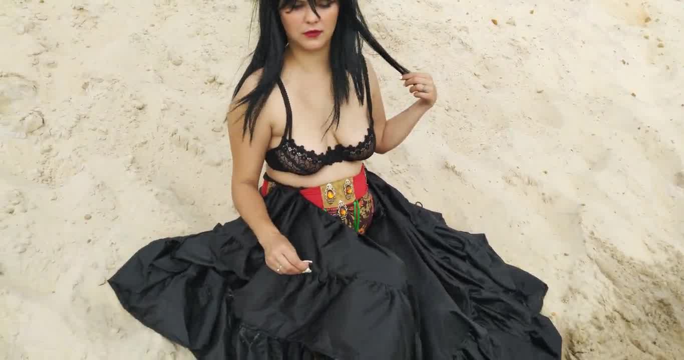 didlo onanism on the beach - hotntubes.com