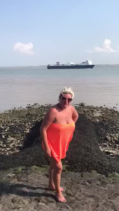 messy wifey natalie loves it outside - hotntubes.com