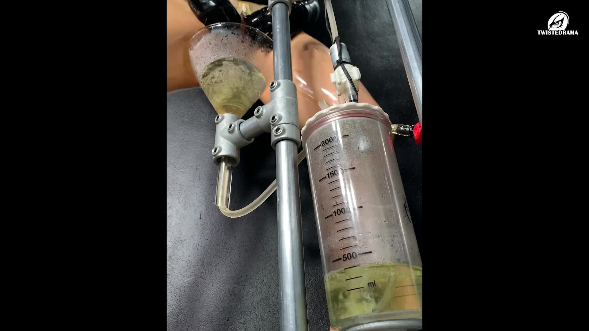 probing the piss pump - hotntubes.com