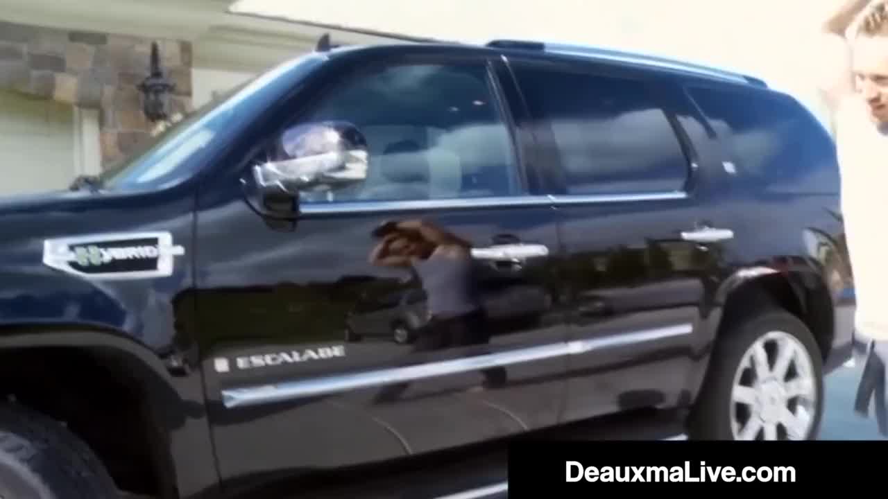 Southern Cougar Deauxma Has Fuckpole And Puss Poking Triple Sex