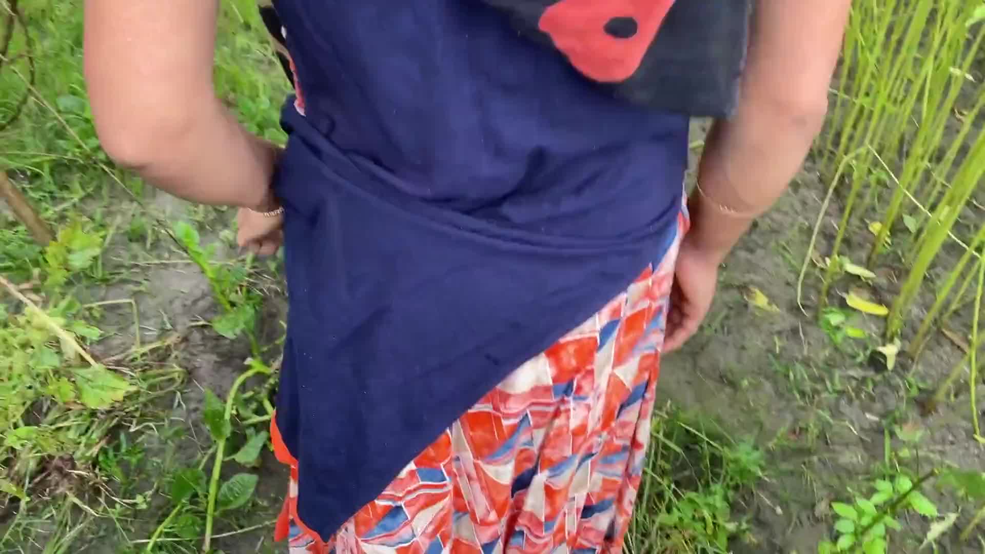 Outdoor Hookup In Rain Cheating Village Bengali Bhabi Daytime Romped In Field And Take Cum In 