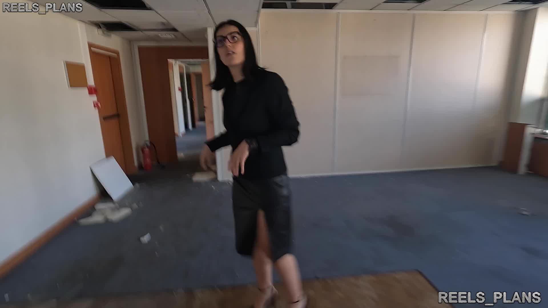 real estate agent betrays on her bf , gets anal nailed during visit by fake clients ...