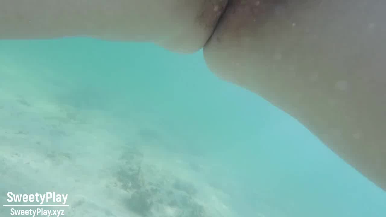 Underwater Internal Cumshot And Pissing