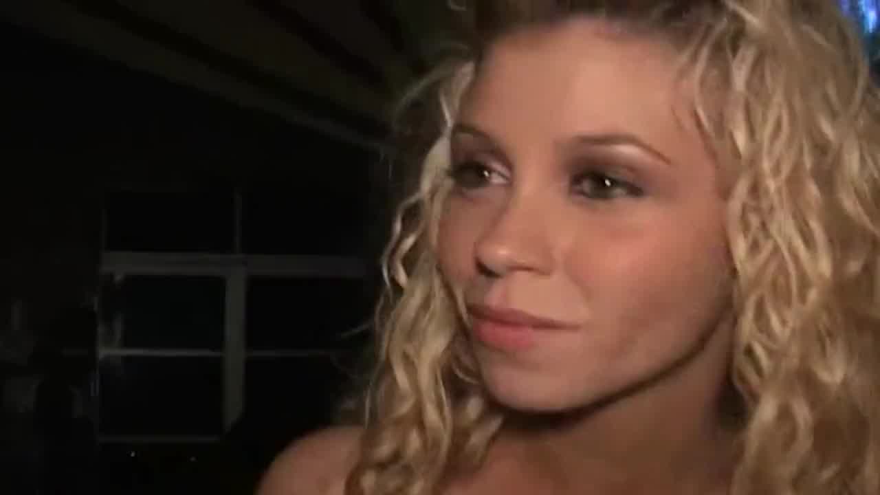 cute blonde bartender gets paid for 2 facials - hotntubes.com