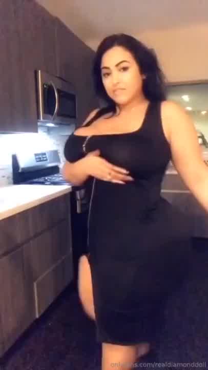 tetona con enorme backside - hotntubes.com