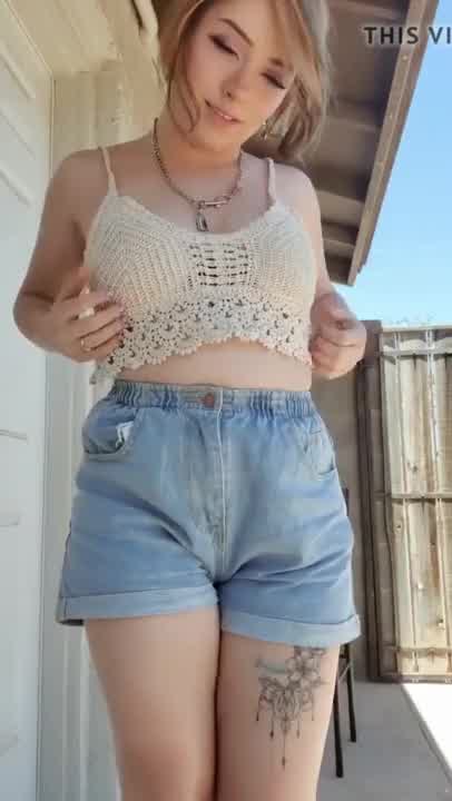 breezy girlfriend gets bare in the backyard - hotntubes.com