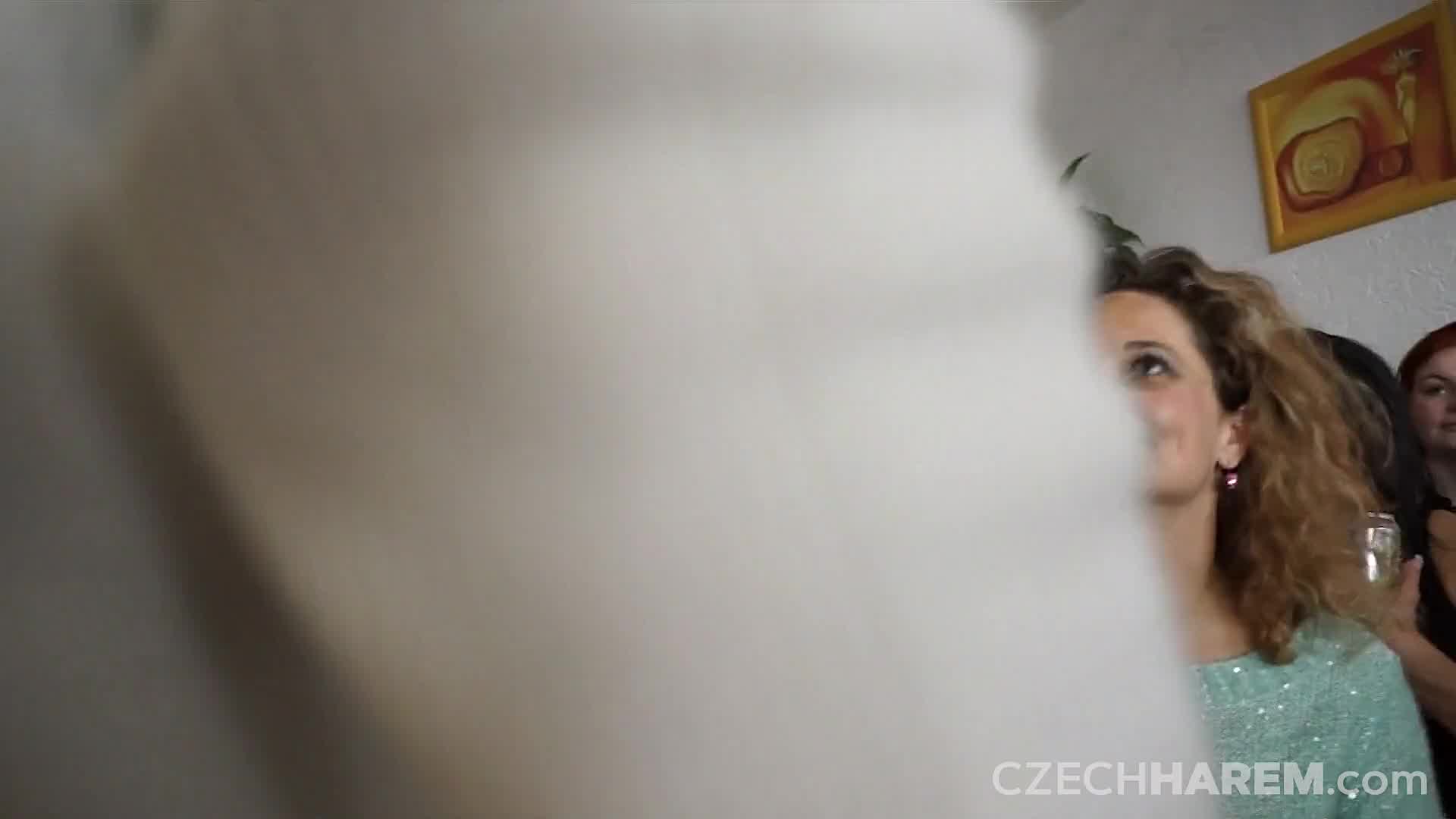 30 insane bombshells - hotntubes.com