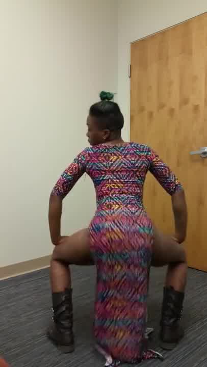 sundress twerk - hotntubes.com