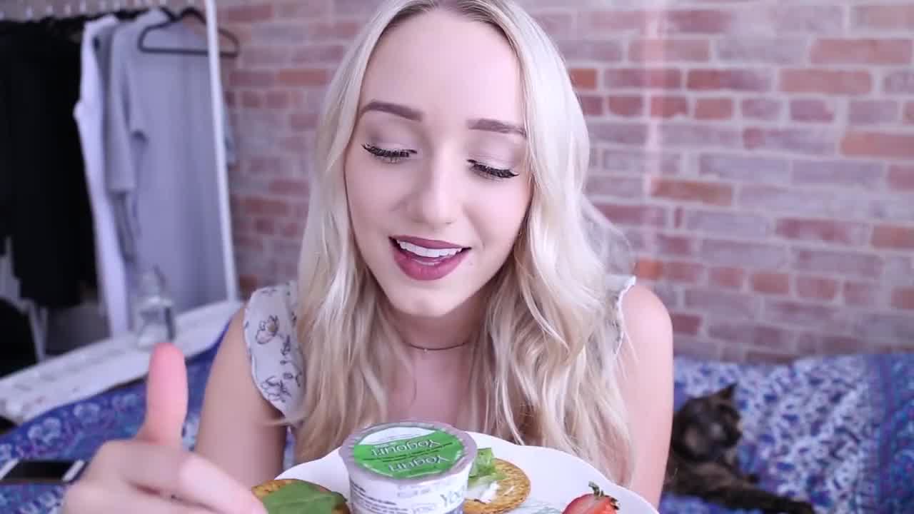 Blonde Asmr 4939