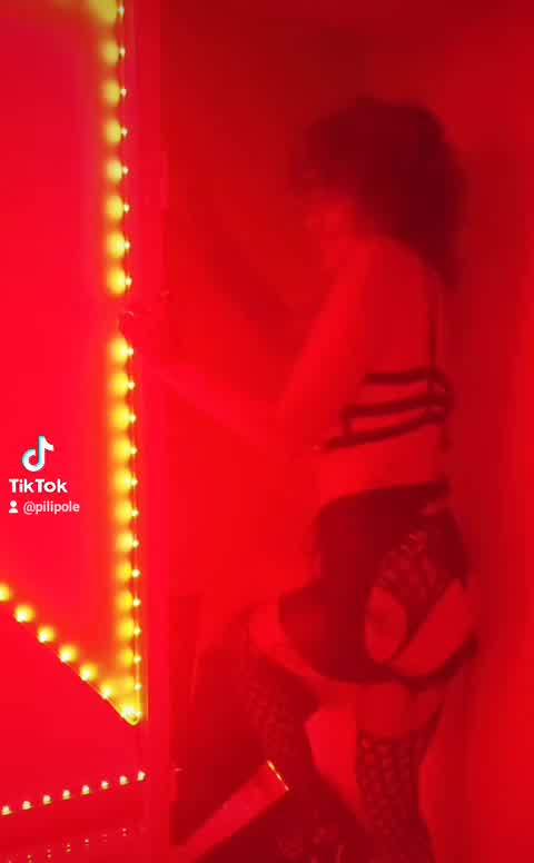 dancing in the red light - hotntubes.com