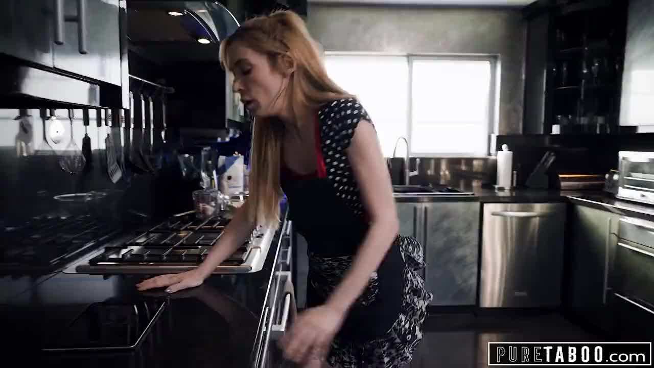 aiden ashley frigs her roommate in the kitchen (cheating) - hotntubes.com