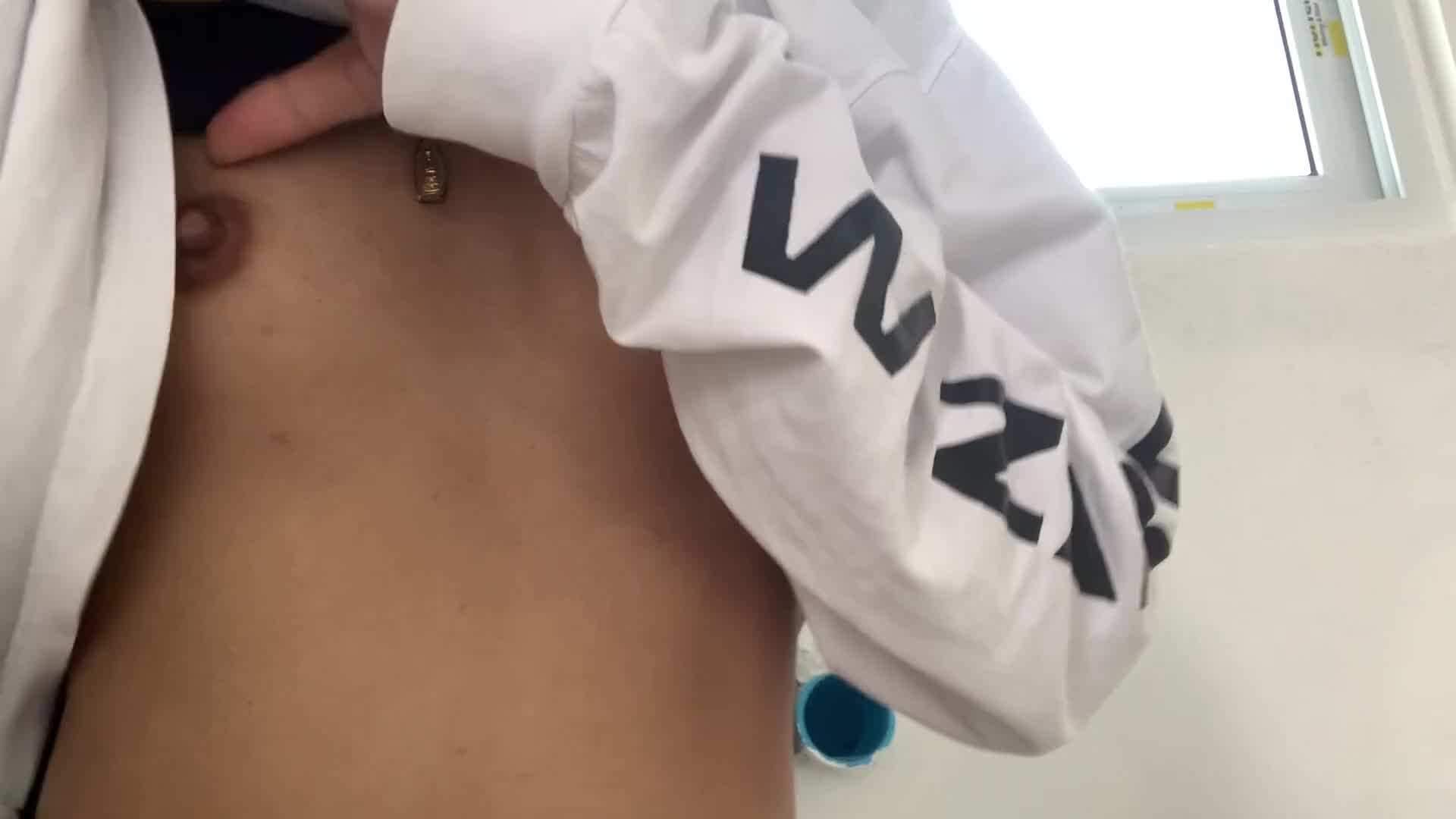 sneaky showing my vulva - hotntubes.com